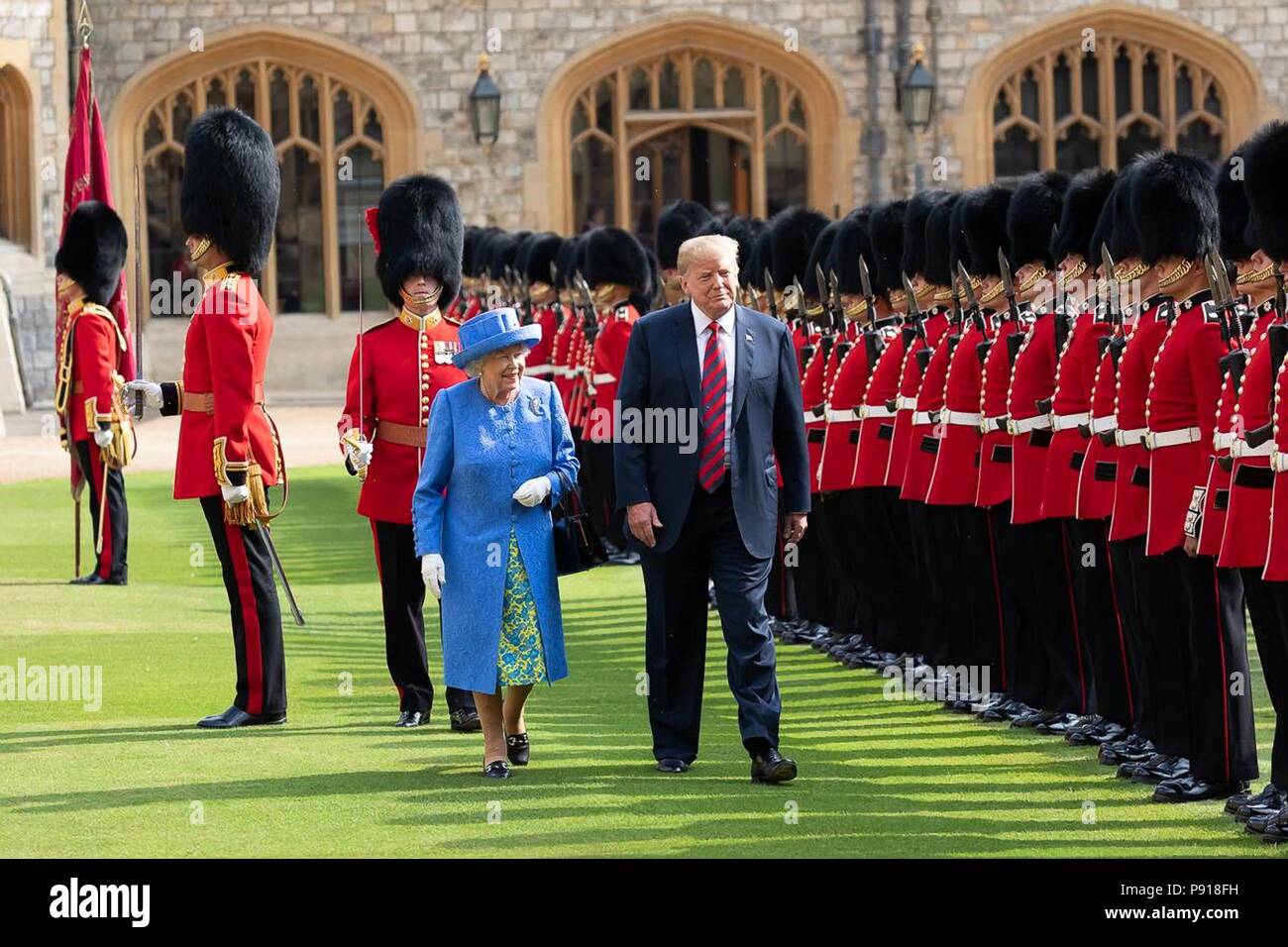 Queen queens guard hi-res stock photography and images - Alamy