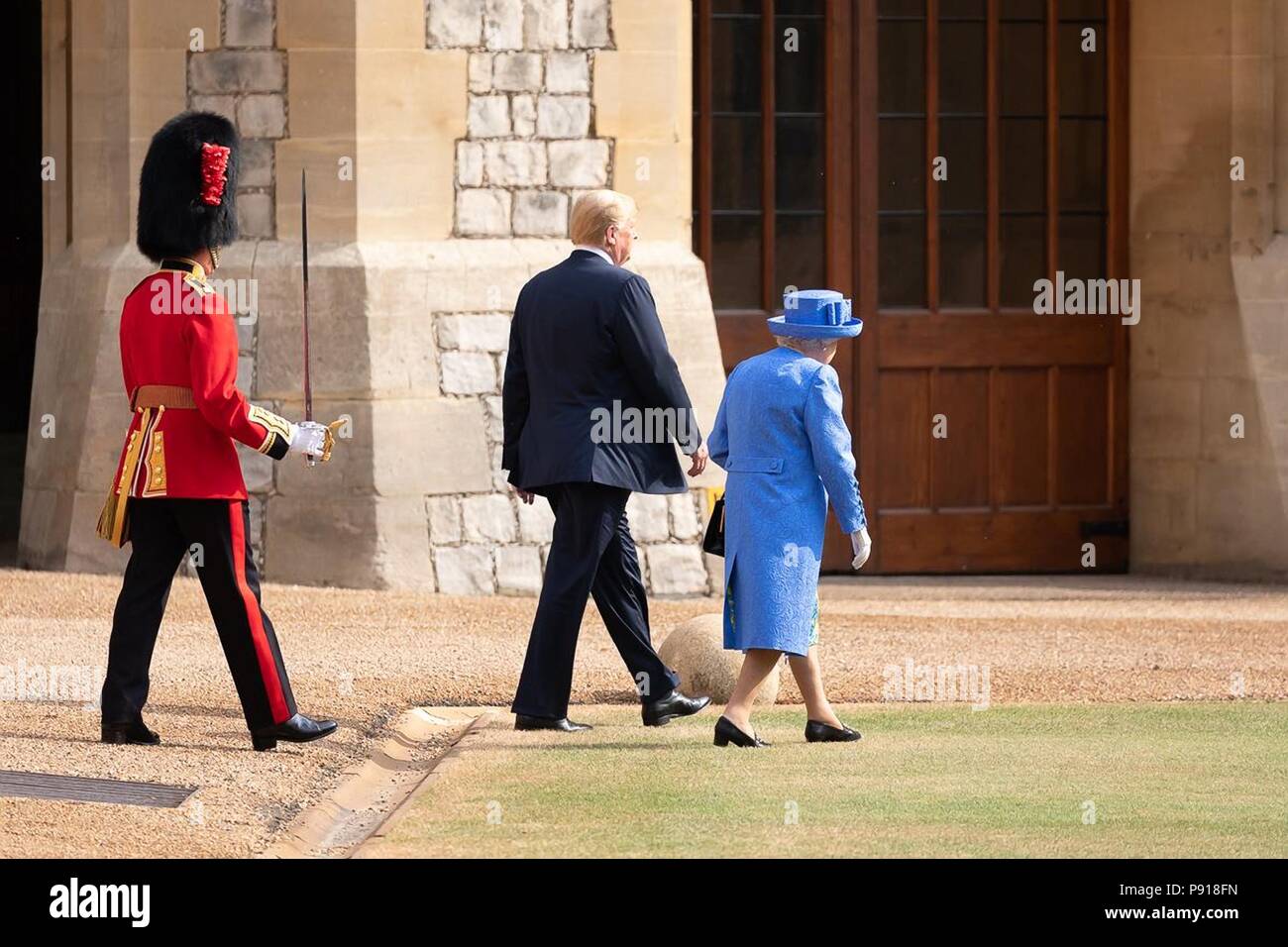 Queen queens guard hi-res stock photography and images - Alamy