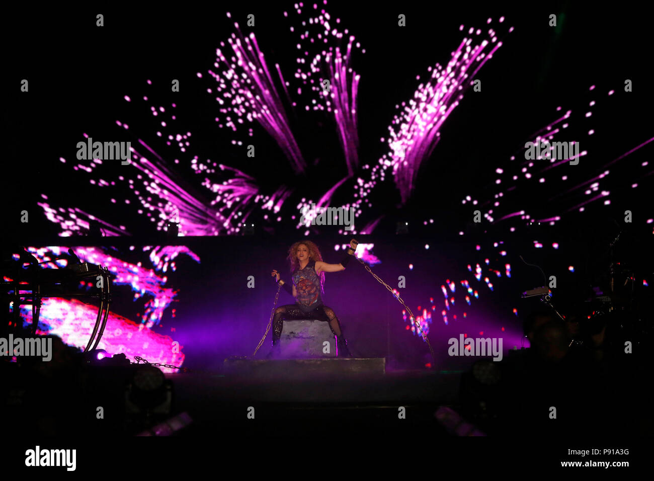Shakira live concert hi-res stock photography and images - Alamy