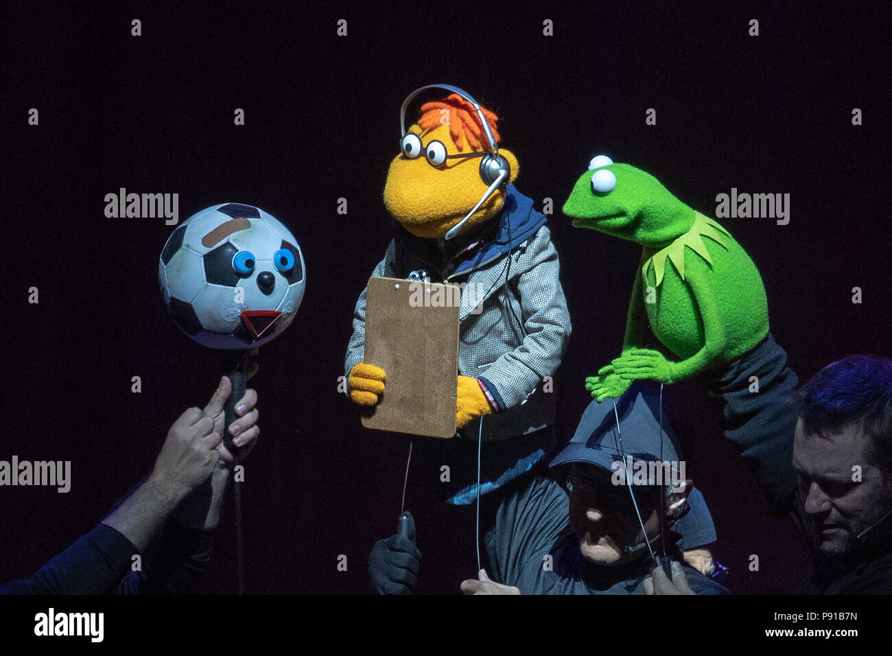 Statler and waldorf muppet hi-res stock photography and images - Alamy