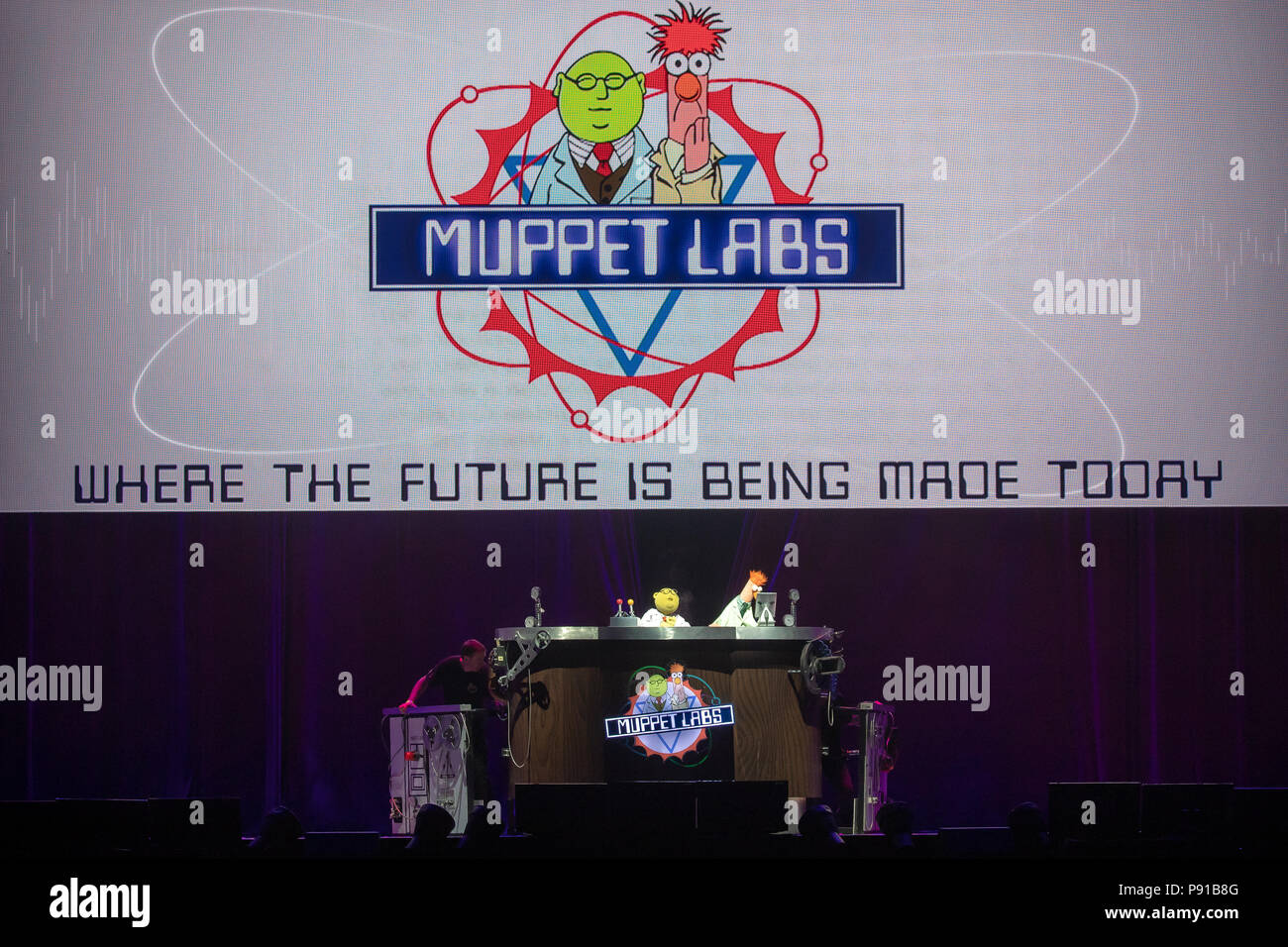 The O2 Arena, UK. 13th July 2018,Rowlf the Dog having a traditional ...