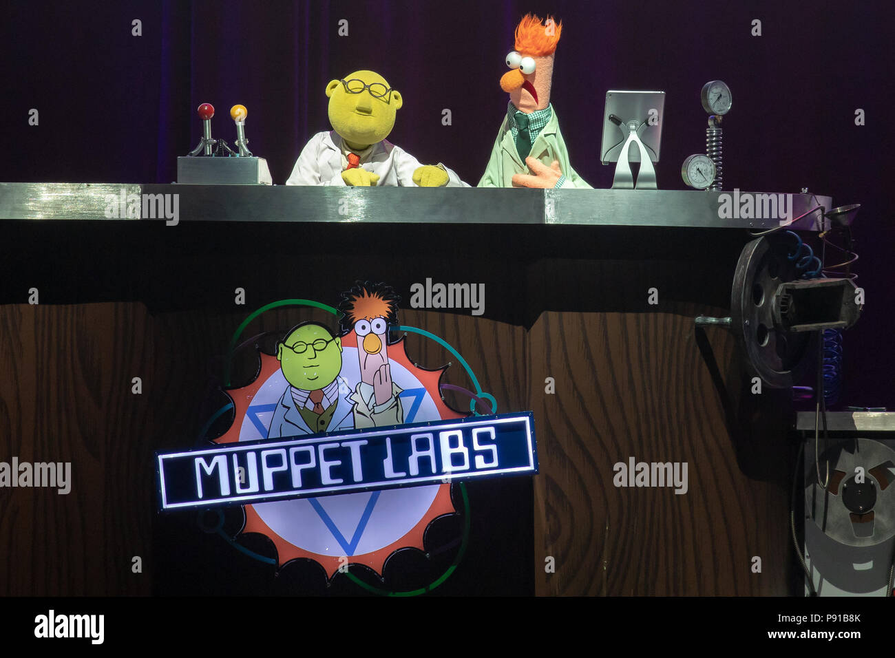 Beaker muppet hi-res stock photography and images - Alamy