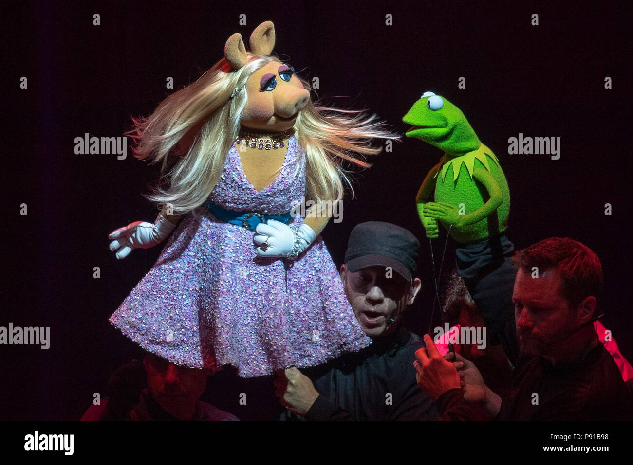 Pigs in space muppets hi-res stock photography and images - Alamy