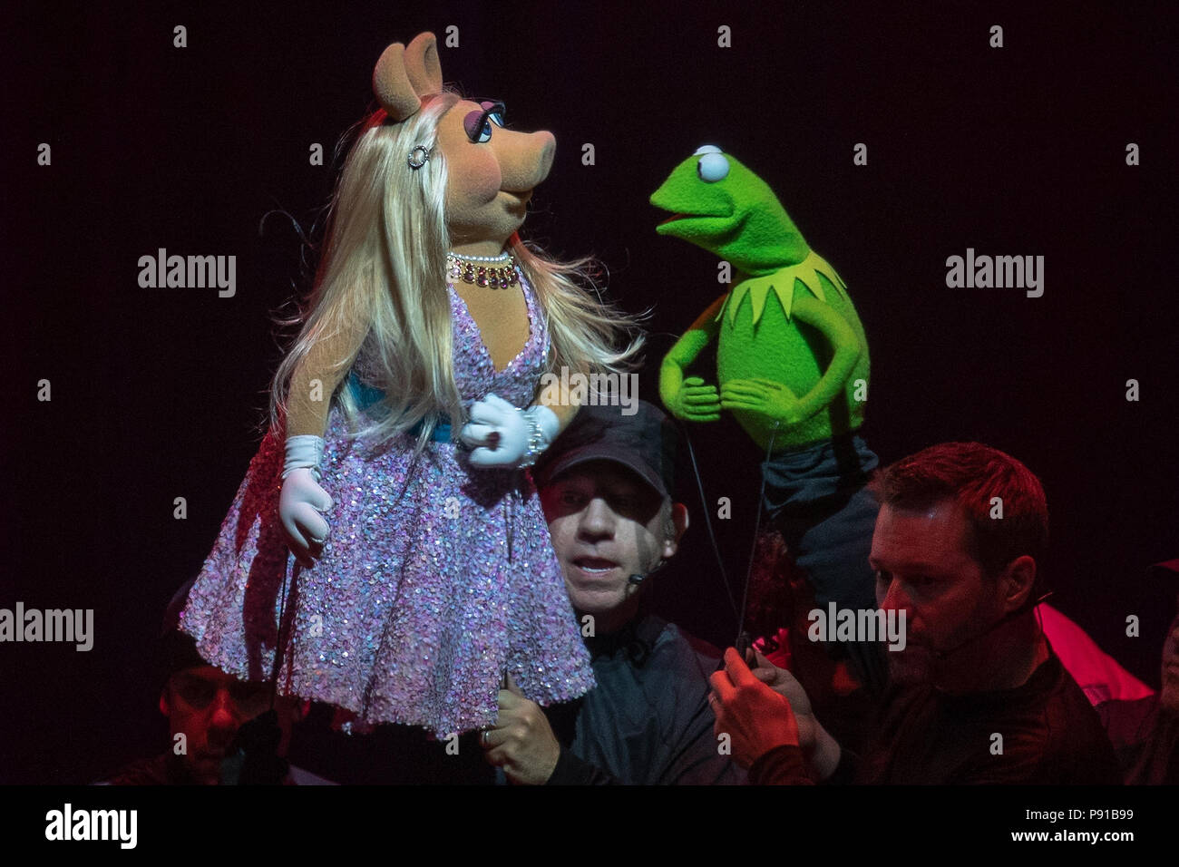 The O2 Arena, UK. 13th July 2018,Miss Piggy and Kermit the Frog At The ...