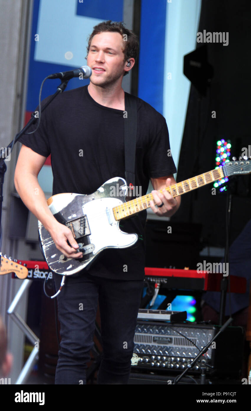 NEW YORK, NY July 13: Phillip Phillips performs on Fox & Friends All ...