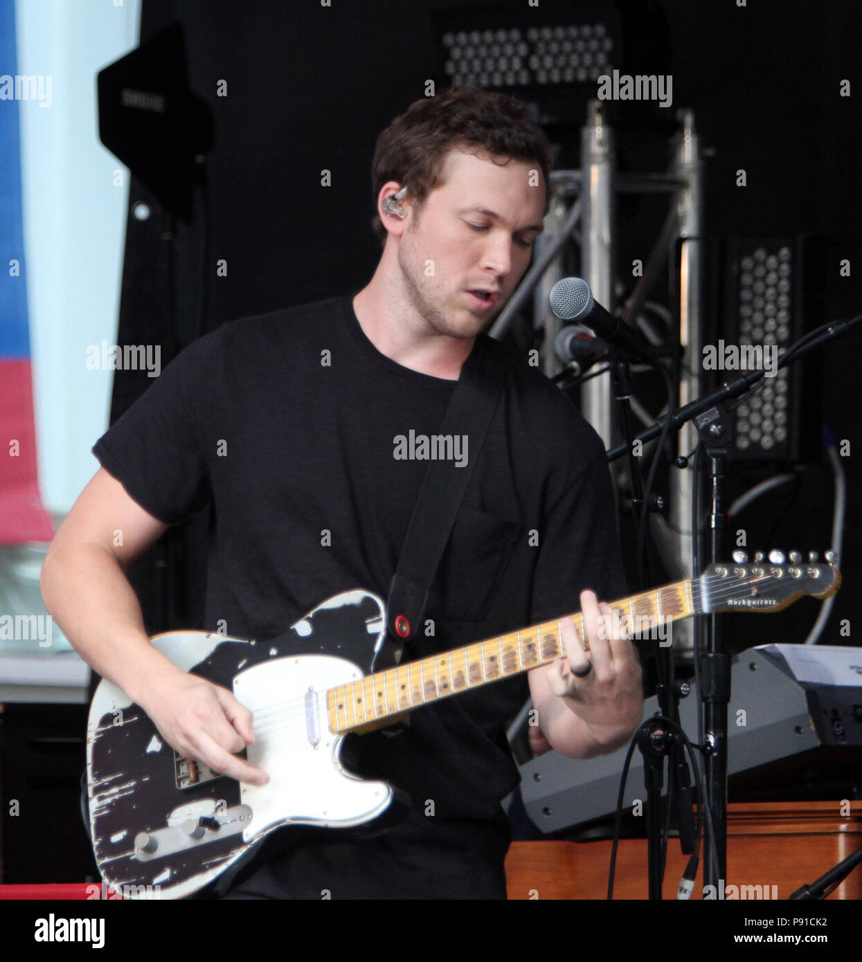 NEW YORK, NY July 13: Phillip Phillips performs on Fox & Friends All ...