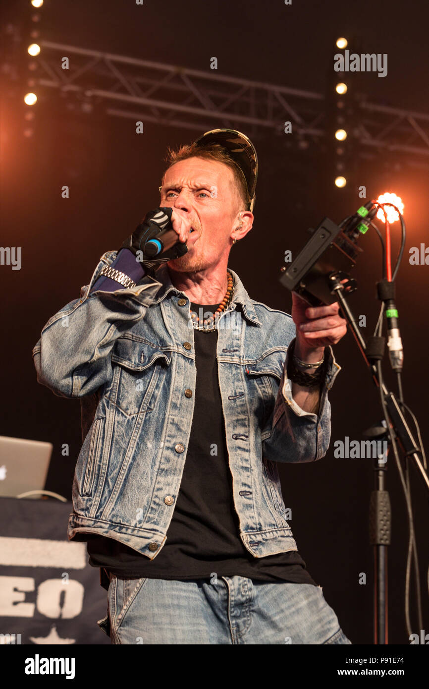Rob birch stereo mcs hi-res stock photography and images - Alamy