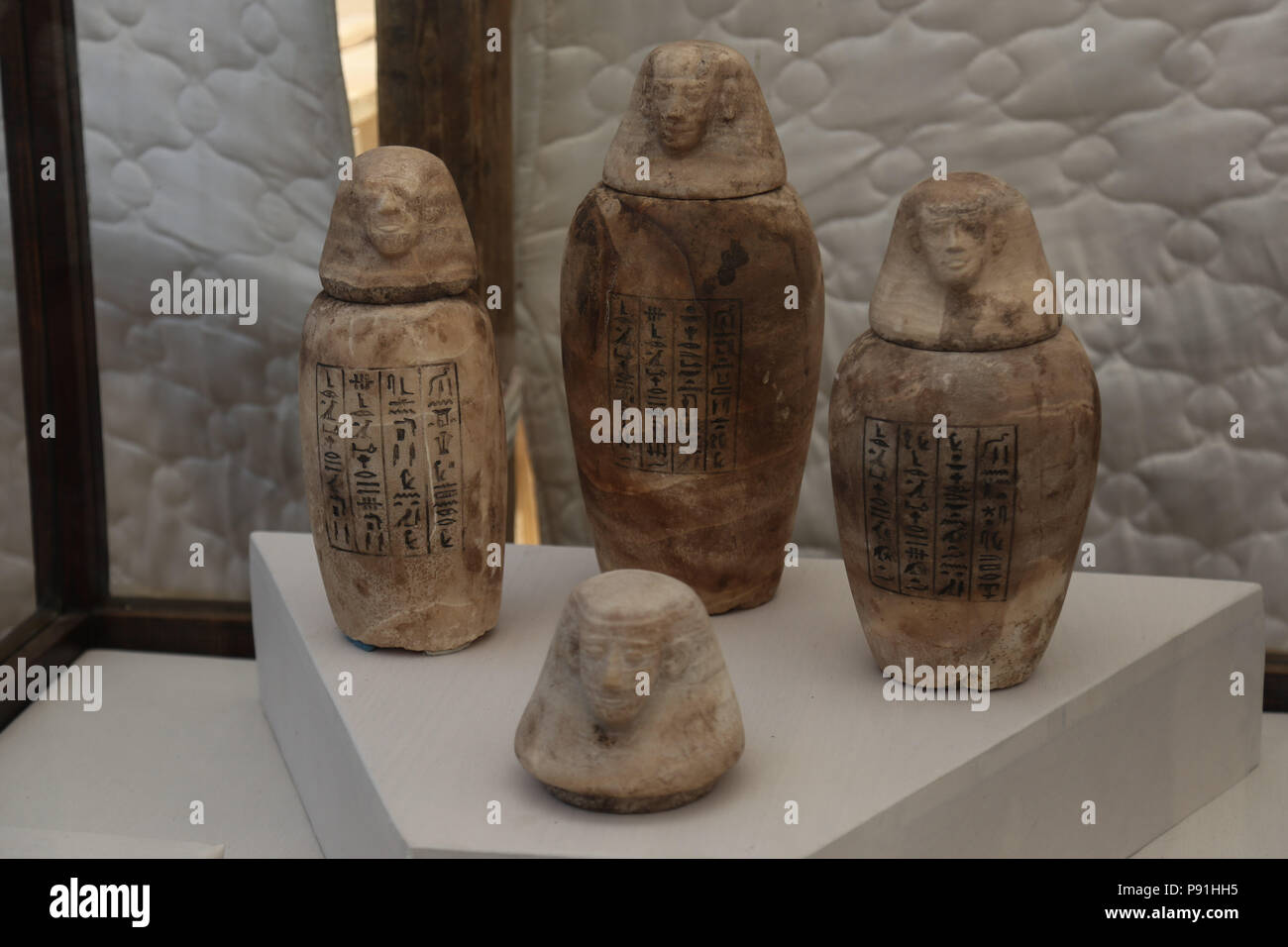 Ancient egyptian canopic jars hi-res stock photography and images - Alamy