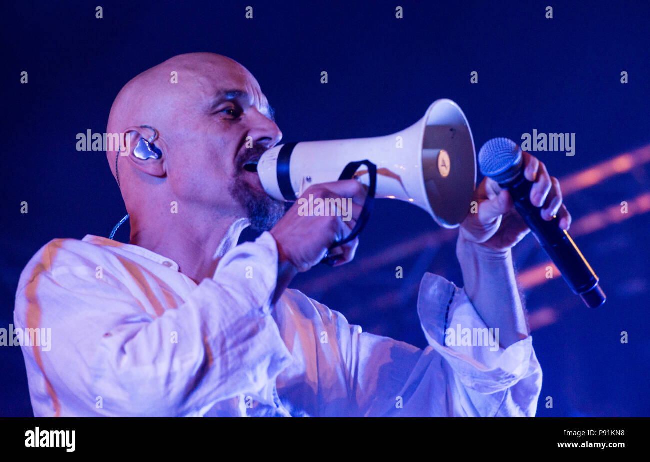 Tim Booth James High Resolution Stock Photography and Images - Alamy