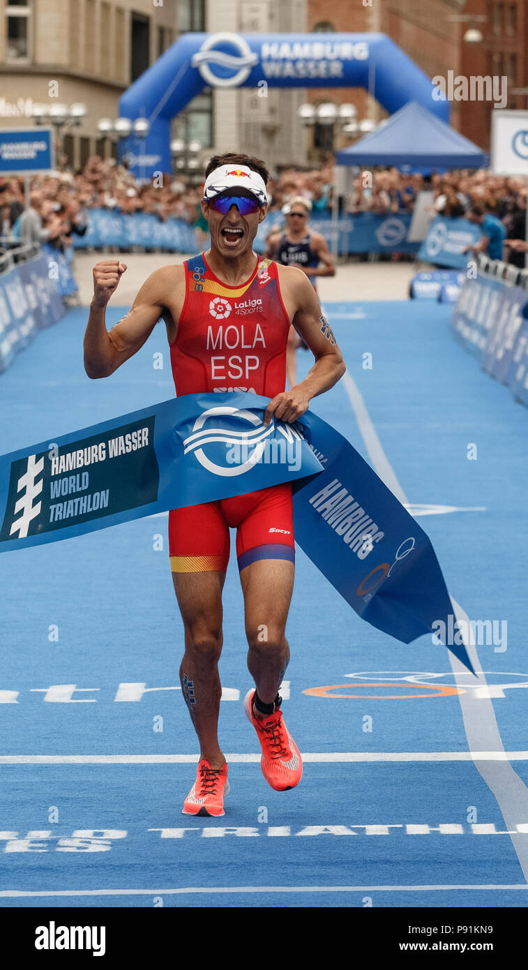 Hamburg, Germany. 14th July, 2018. Spanish athlete Mario Mola running ...