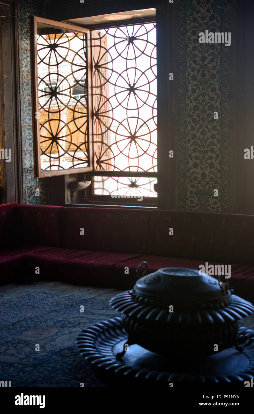 Window of historical buildings of Istanbul, Turkey Stock Photo - Alamy