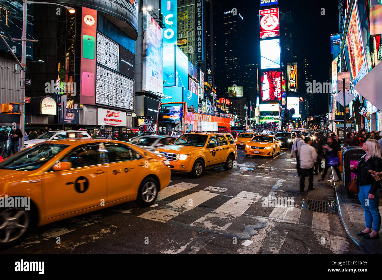 Nightlife in manhattan hi-res stock photography and images - Alamy