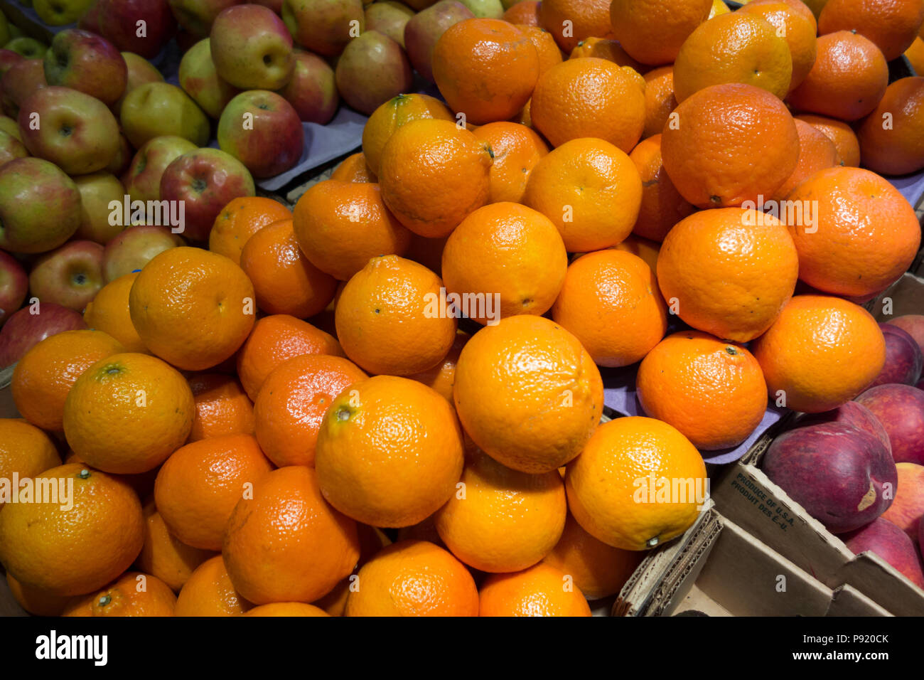 Orange fruit background market hi-res stock photography and images - Alamy