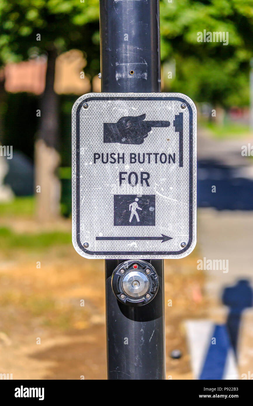 Push button for walking cross hi-res stock photography and images - Alamy