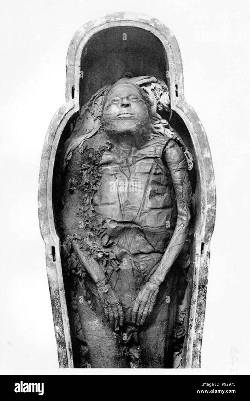 Embalming egyptian mummy hi-res stock photography and images - Alamy
