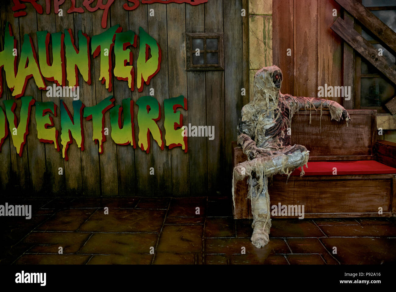 Scary statue hi-res stock photography and images - Alamy