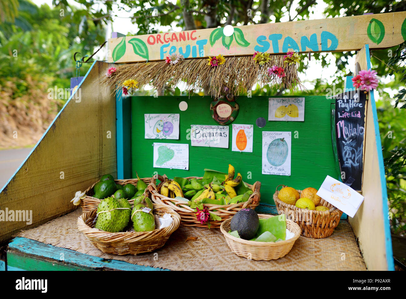Hawaii road fruits stand hi-res stock photography and images - Alamy