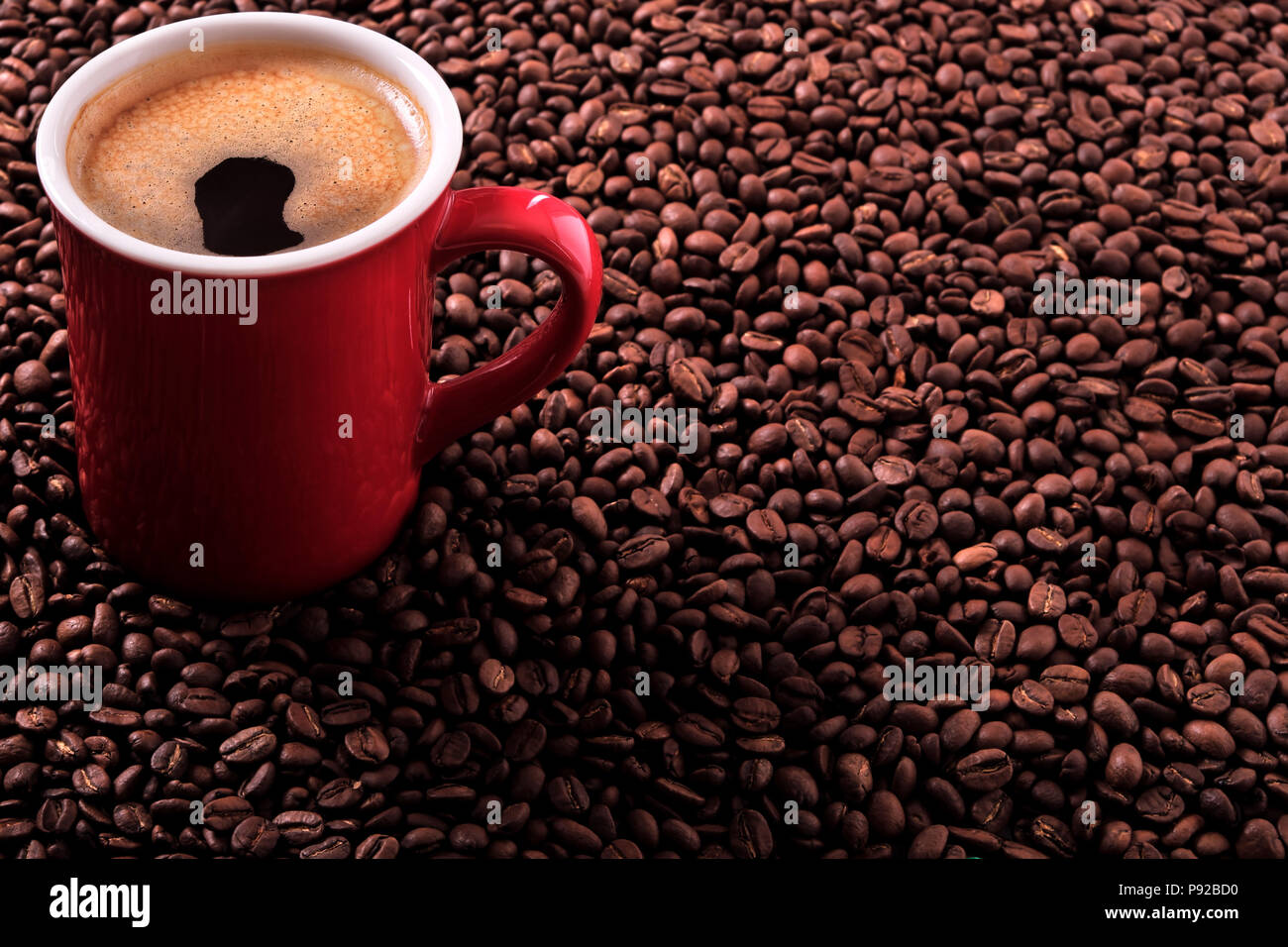 Red coffee mug americano beans background Stock Photo - Alamy