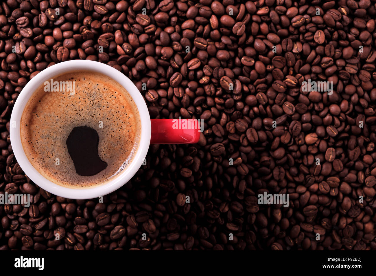 Red coffee mug americano beans background top view flat Stock Photo - Alamy