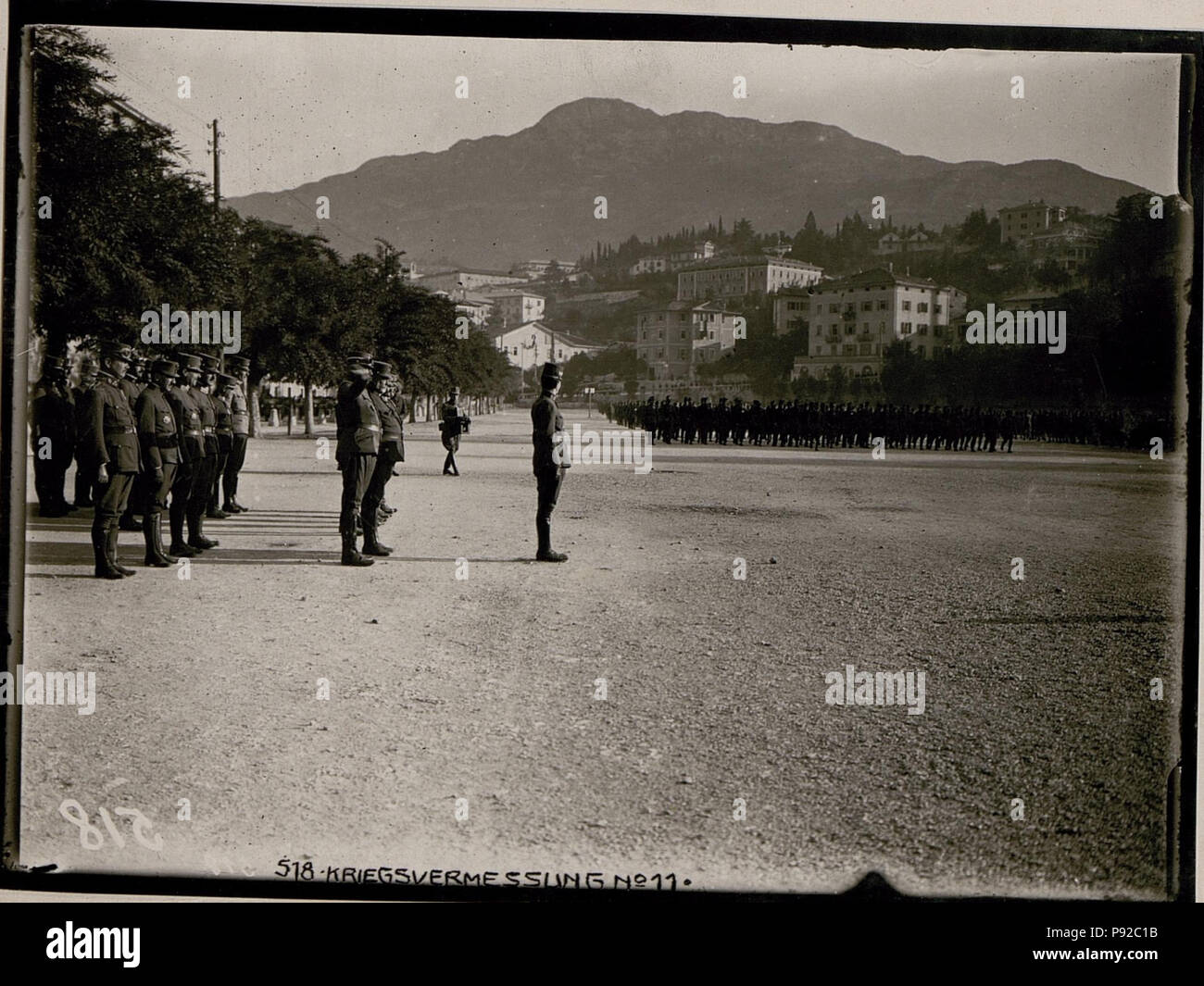 . 452 Parade des Infanterieregiments Nr. 59 vor Kaiser Karl in Trient ...