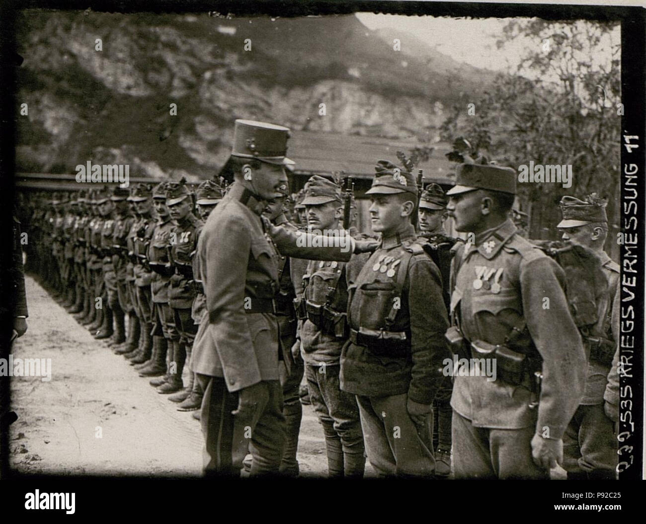 . 452 Parade des Infanterieregiments Nr. 59 vor Kaiser Karl in Trient ...