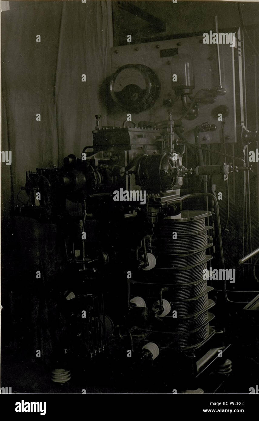 Radio communication wwi hi-res stock photography and images - Alamy