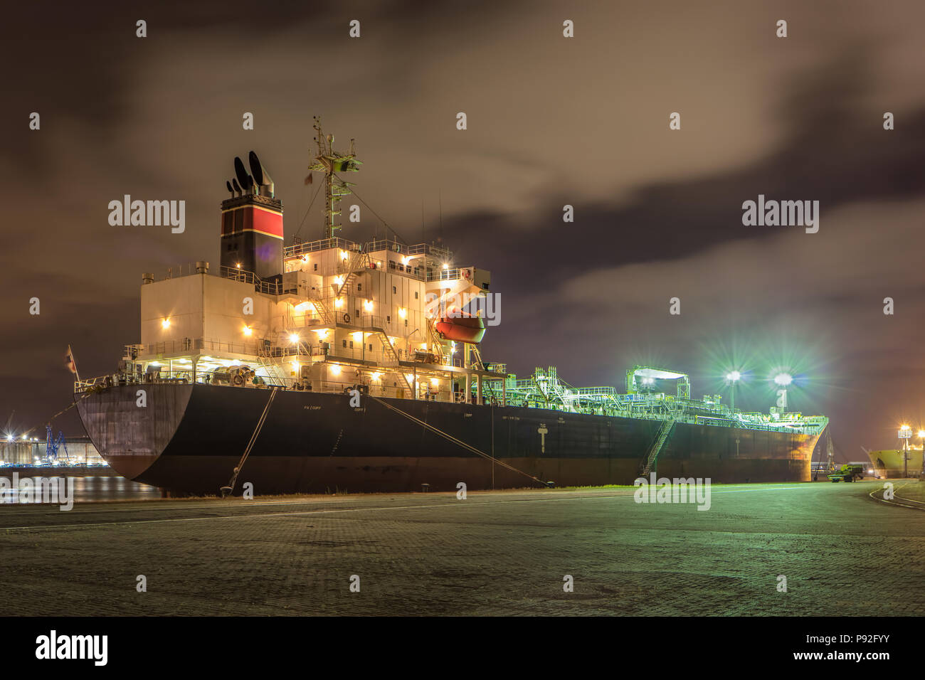 Ship oil terminal night hi-res stock photography and images - Alamy