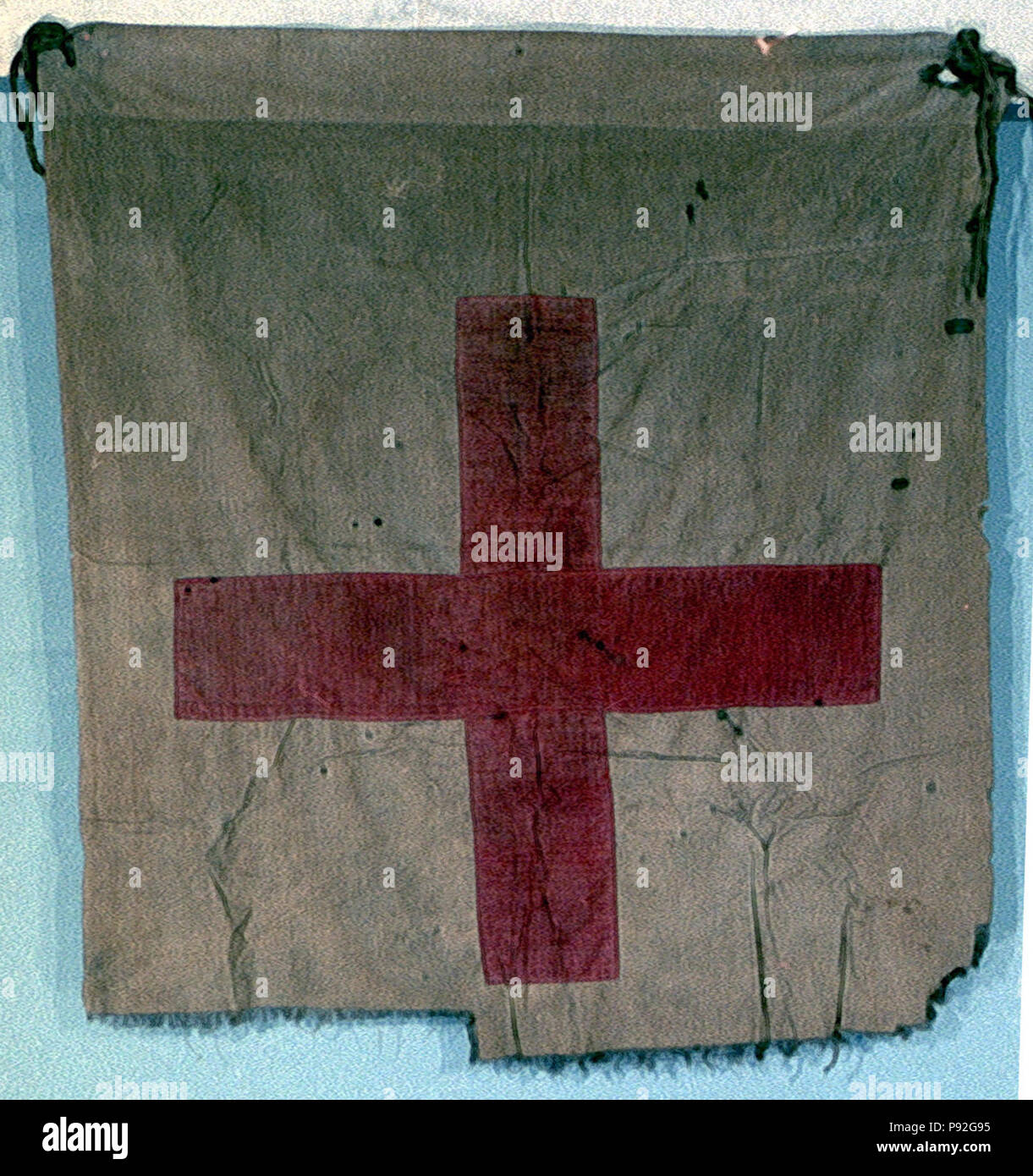 Red cross flag hi-res stock photography and images - Alamy