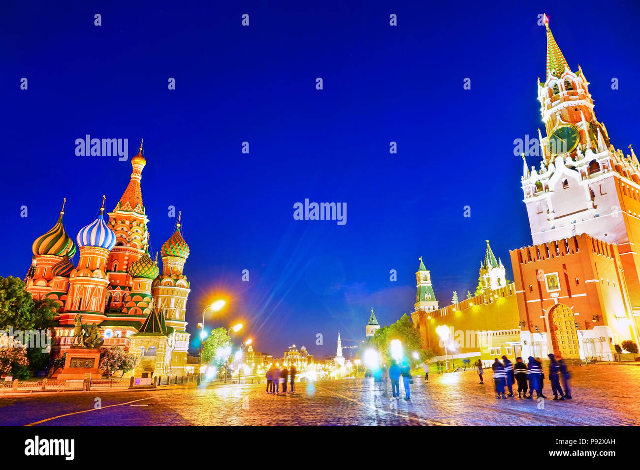 View of the Kremlin and St. Basil's cathedral on Red Square in Moscow ...