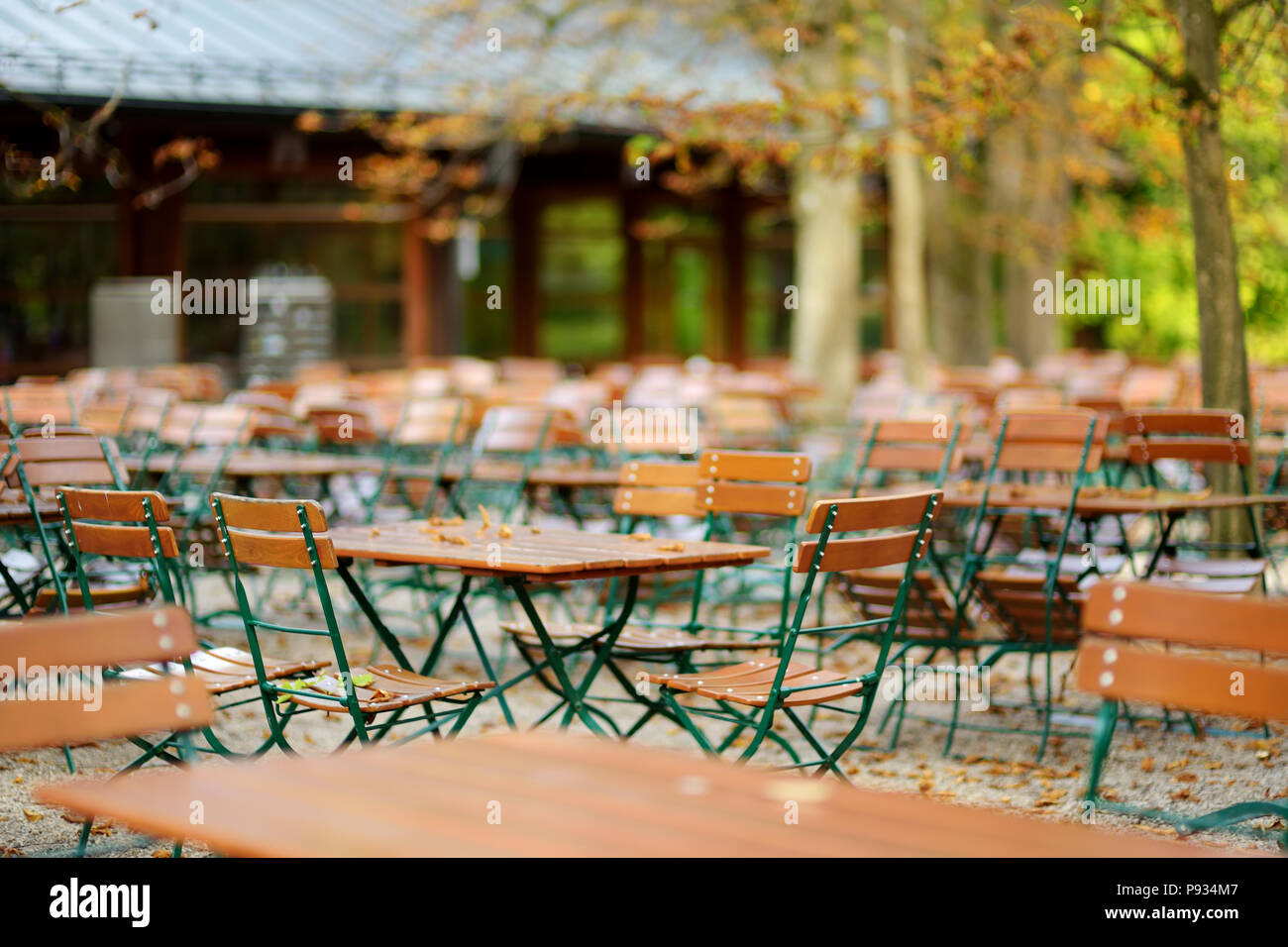 Restaurant tables under trees hi-res stock photography and images - Alamy