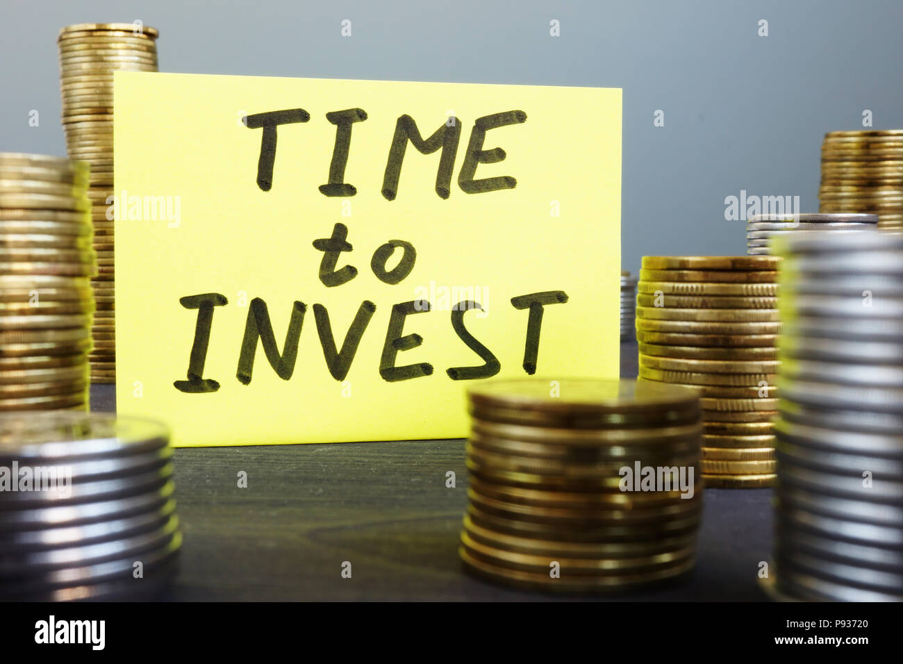 Time and investment hi-res stock photography and images - Alamy