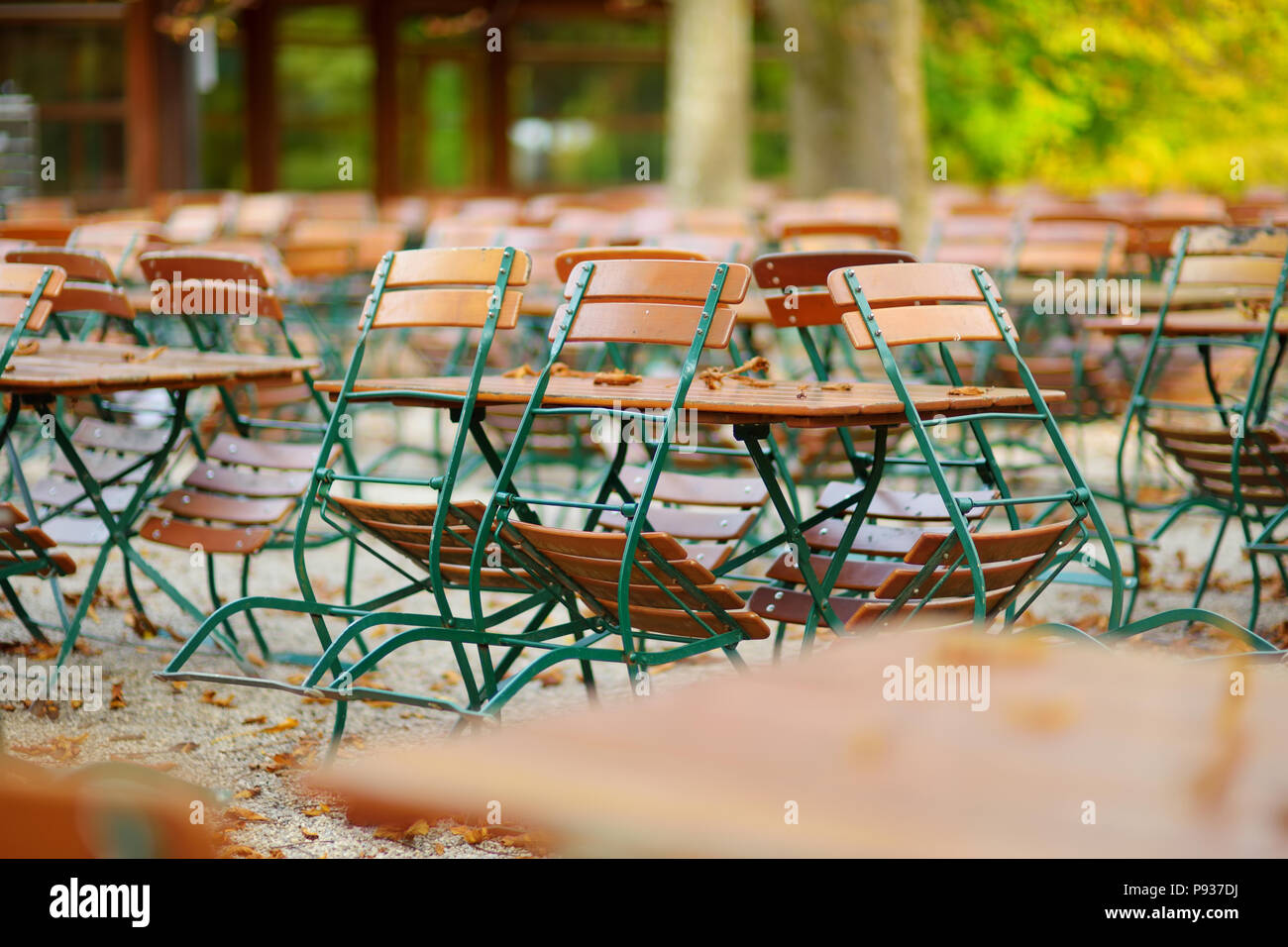 Restaurant tables under trees hi-res stock photography and images - Alamy