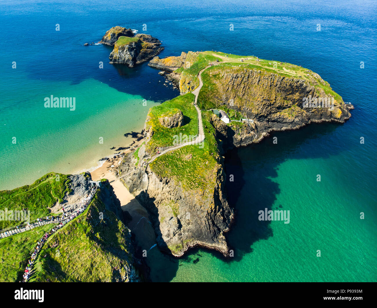 Carrick-a-Rede Rope Bridge, famous rope bridge near Ballintoy in County ...