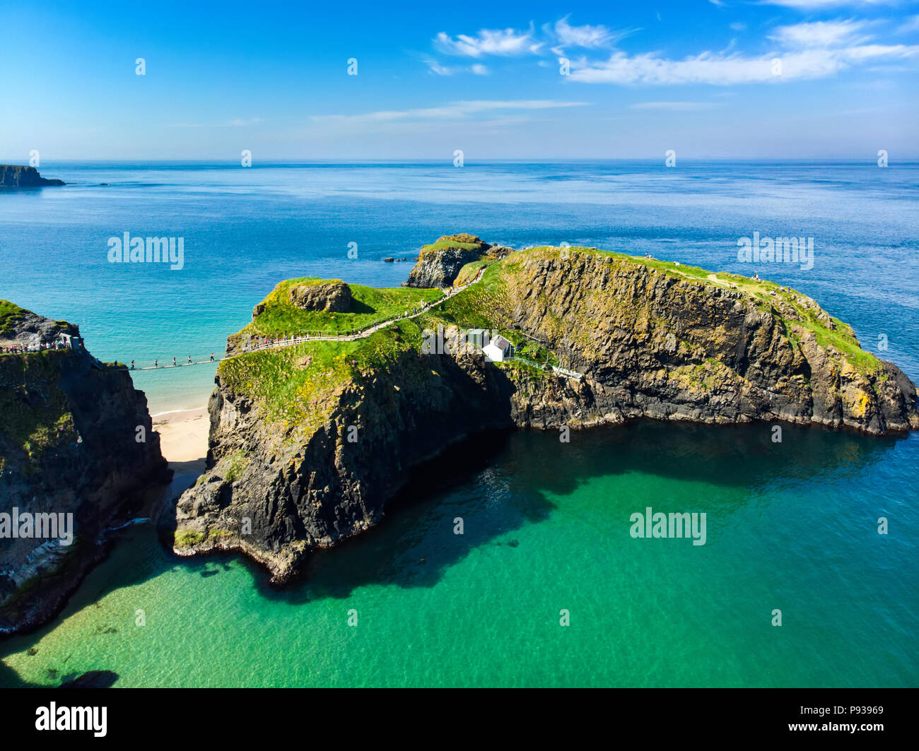 Carrick-a-Rede Rope Bridge, famous rope bridge near Ballintoy in County ...