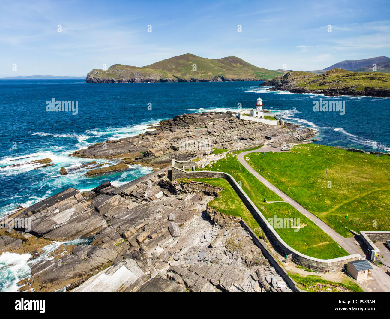 Beautiful view of Valentia Island Lighthouse at Cromwell Point ...