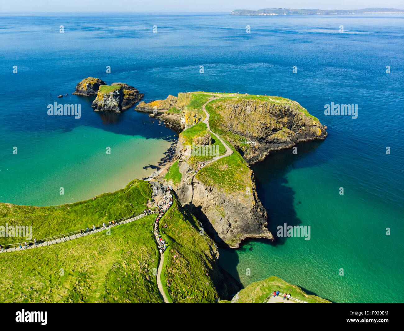 Carrick-a-Rede Rope Bridge, famous rope bridge near Ballintoy in County ...