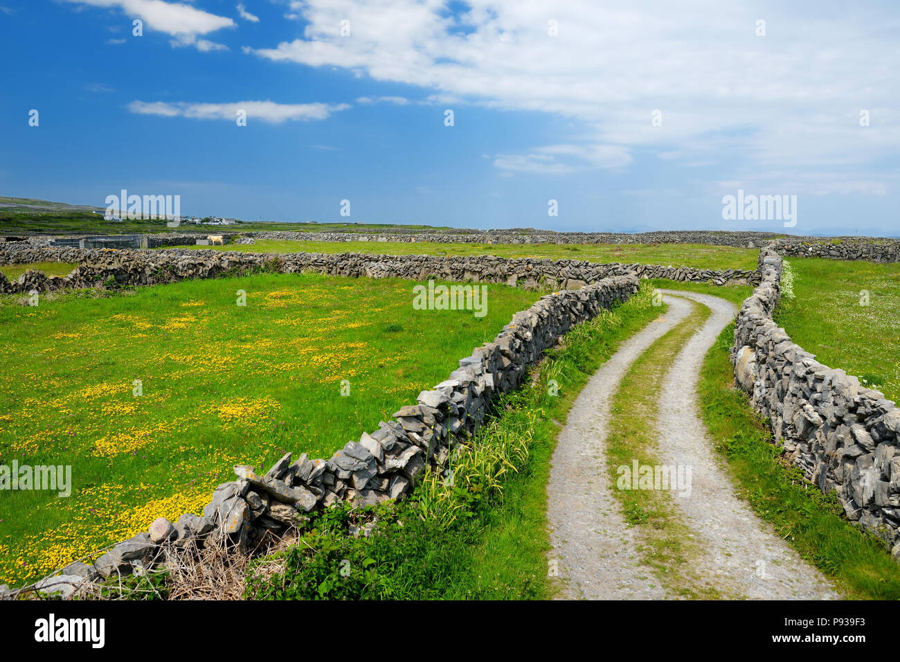Ancient fort inis mor hi-res stock photography and images - Alamy