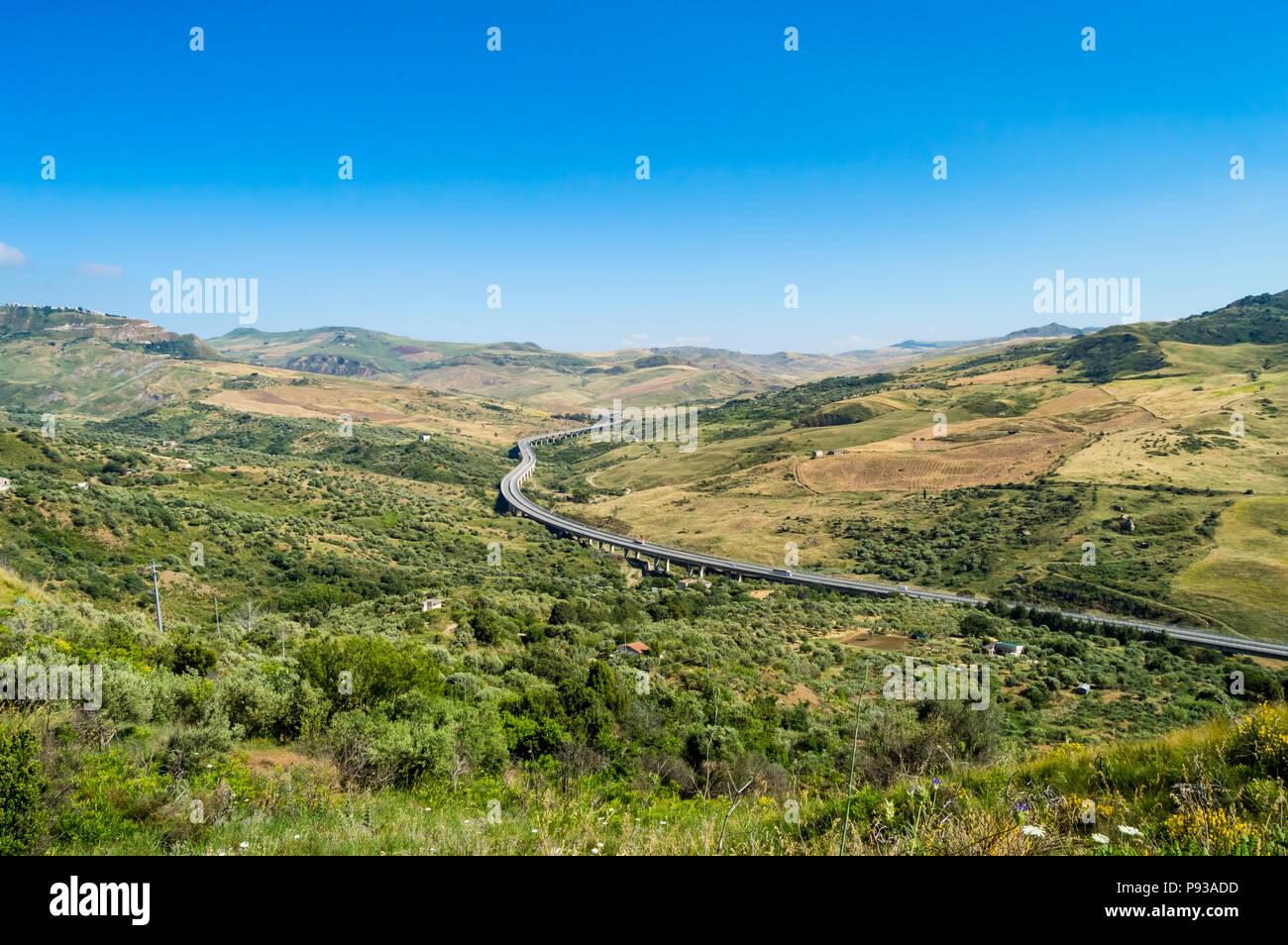 Four lane highway hi-res stock photography and images - Alamy