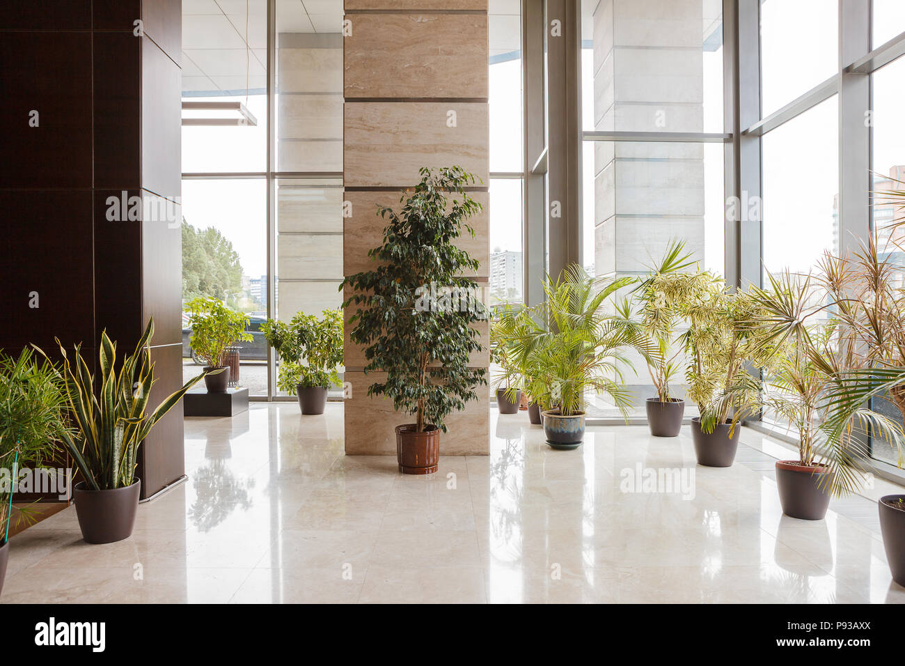 Modern apartment building reception hi-res stock photography and images ...