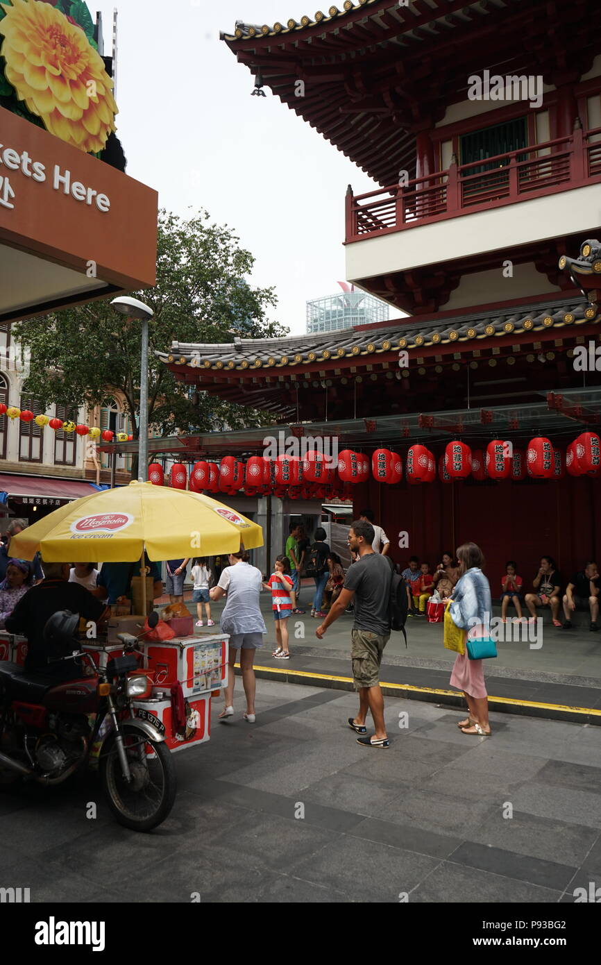 Singapore - A beautiful perfect city. Amazing Streets, beautiful people ...