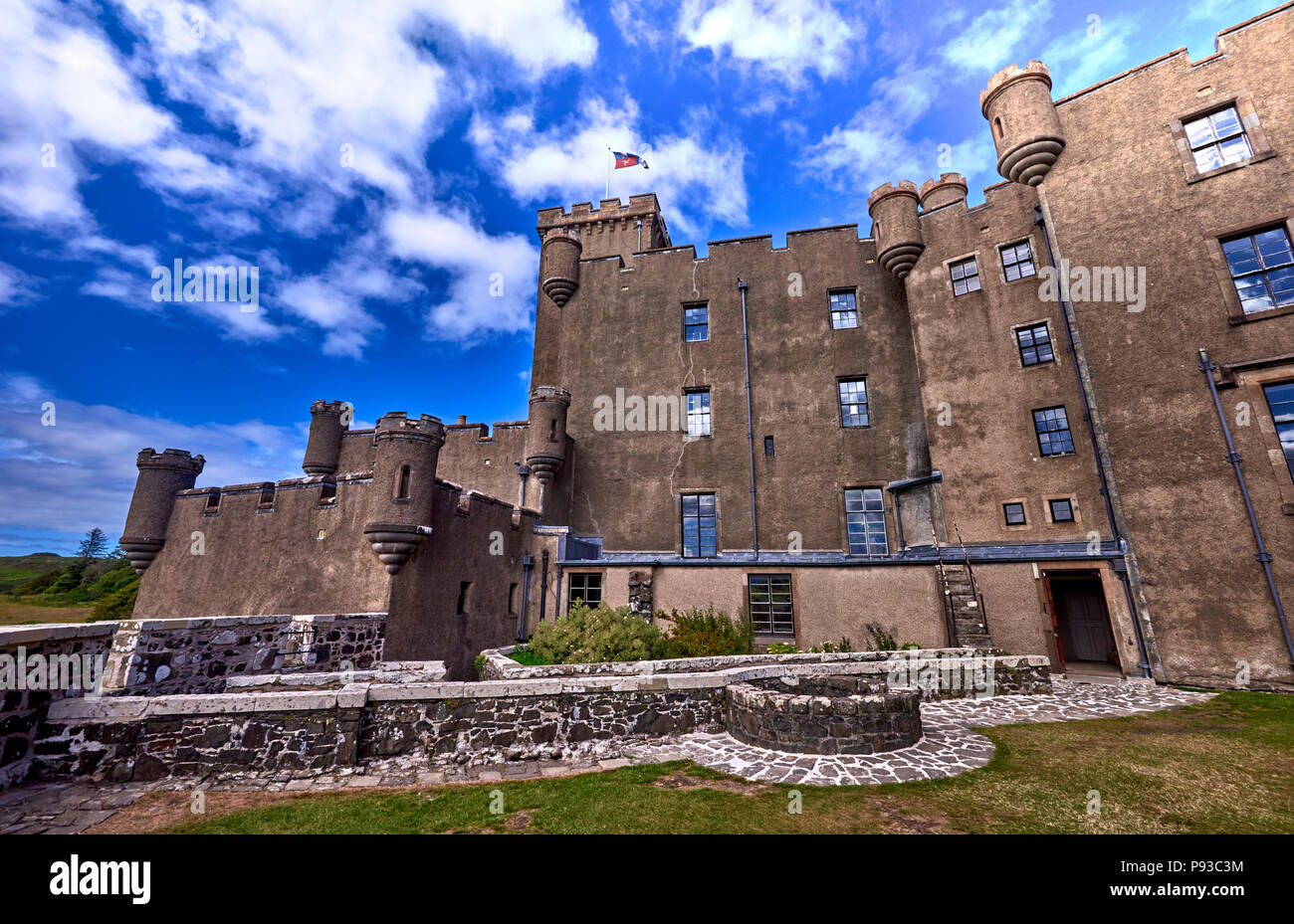 Dunvegan Castle (SC18 Stock Photo - Alamy