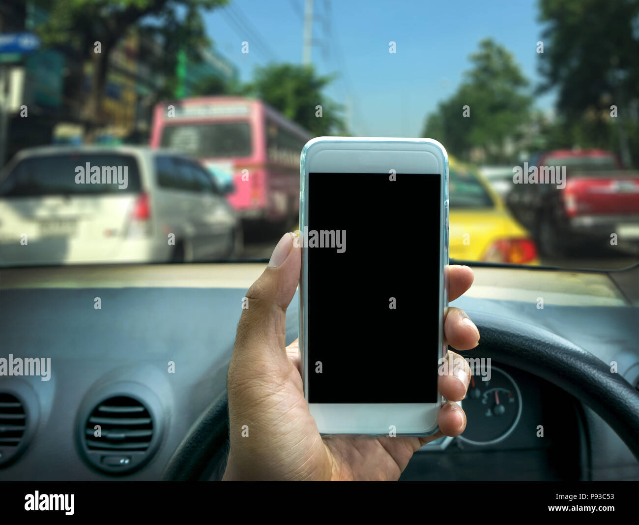 man using a smartphone while driving a car Stock Photo - Alamy