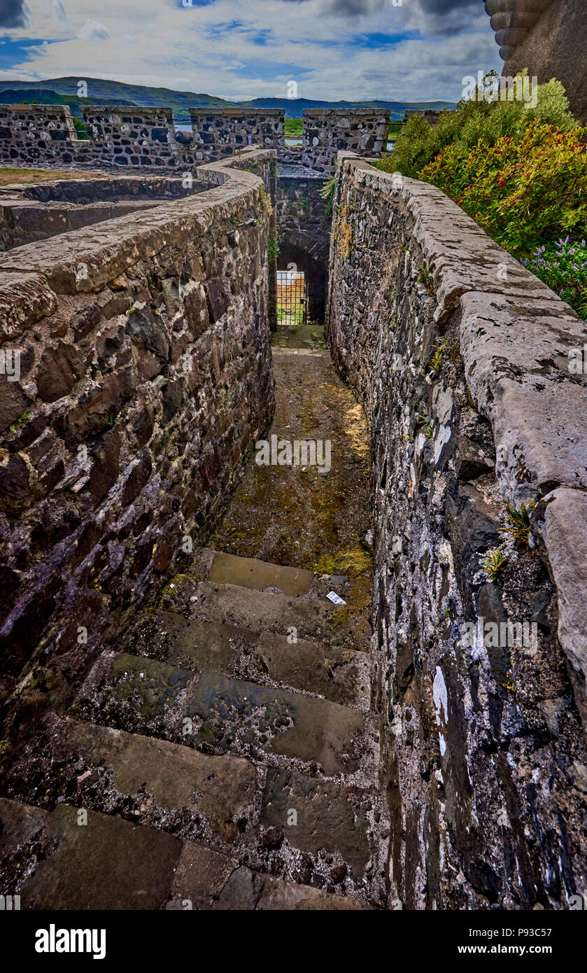 Dunvegan Castle (SC18 Stock Photo - Alamy