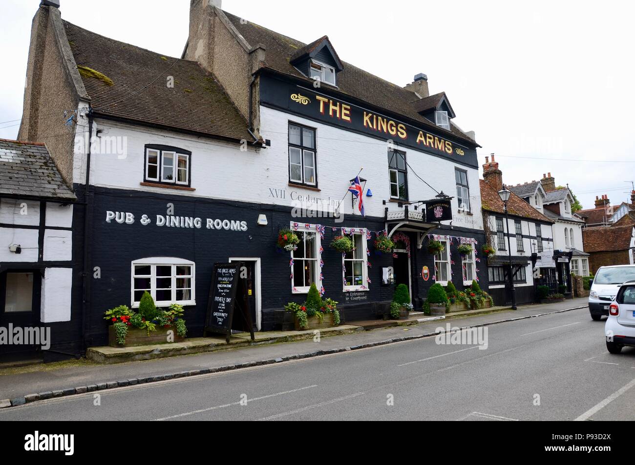 17th century pub, The King's Arms, Cookham, Berkshire, England, UK ...