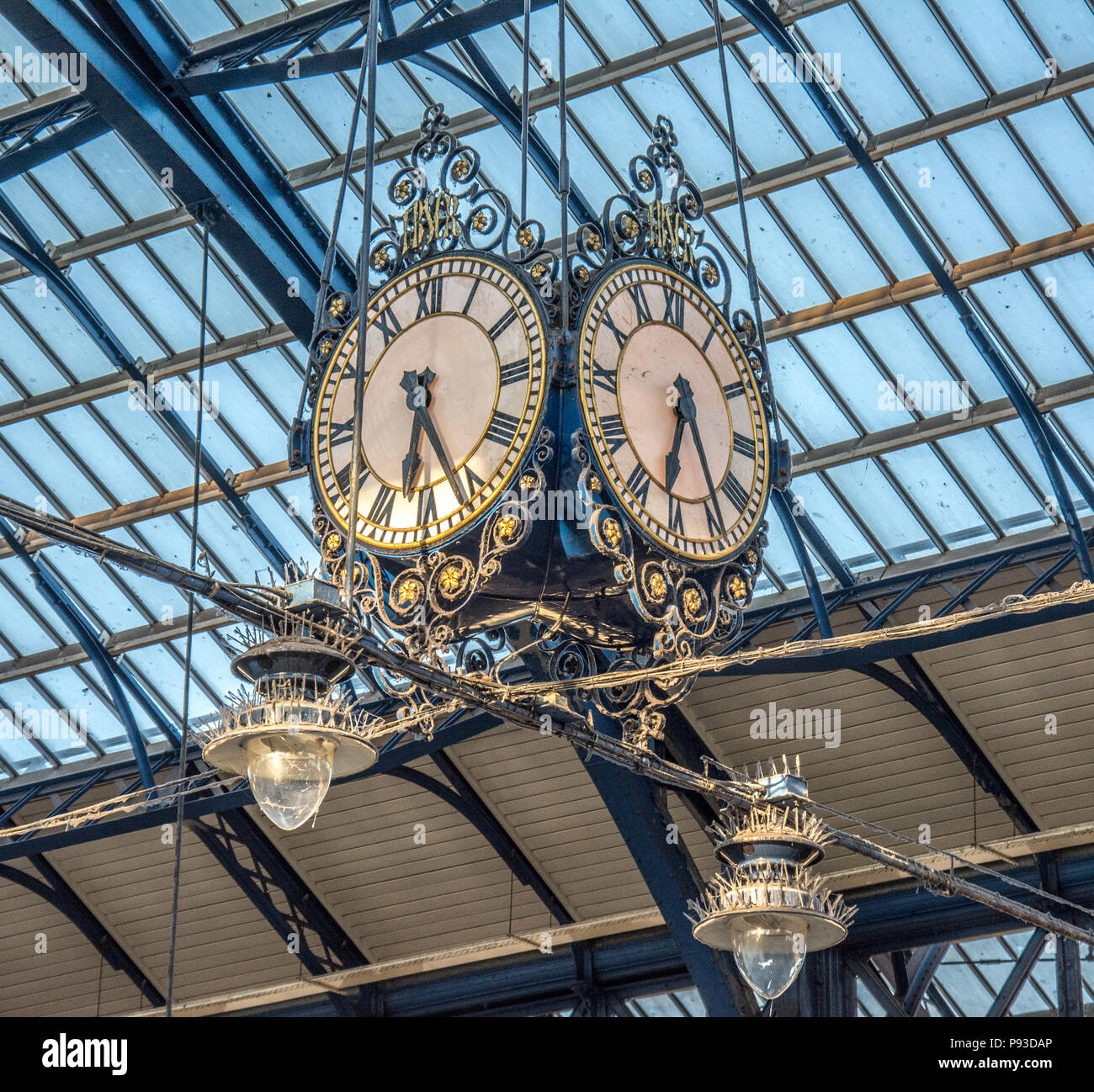 Gatwick express train hi-res stock photography and images - Alamy