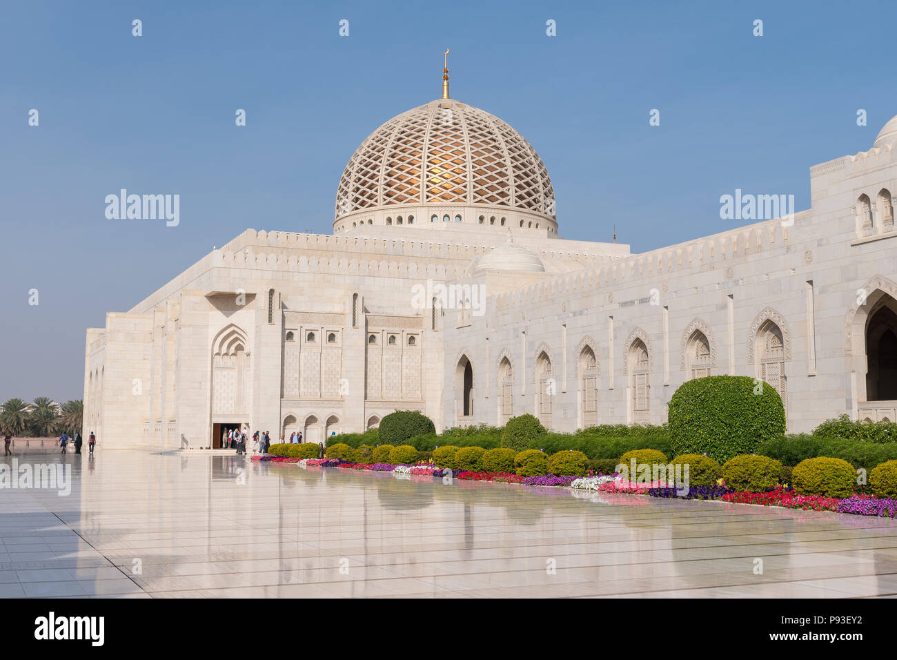 Main Prayer hall of th eSultan Qaboos Grand Mosque in Muscat, Oman ...