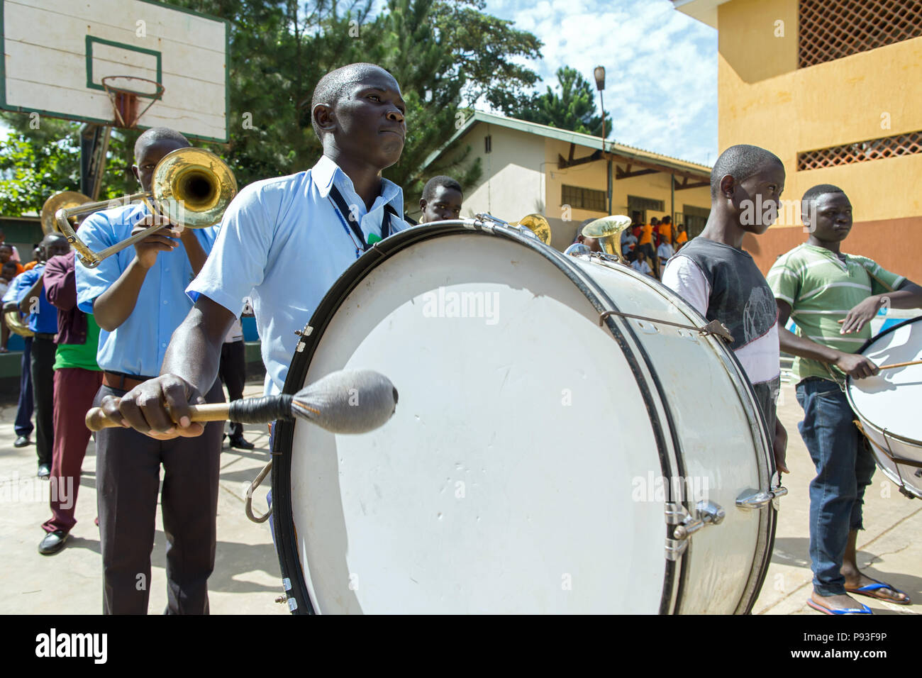 Teenager drumming africa hi-res stock photography and images - Alamy