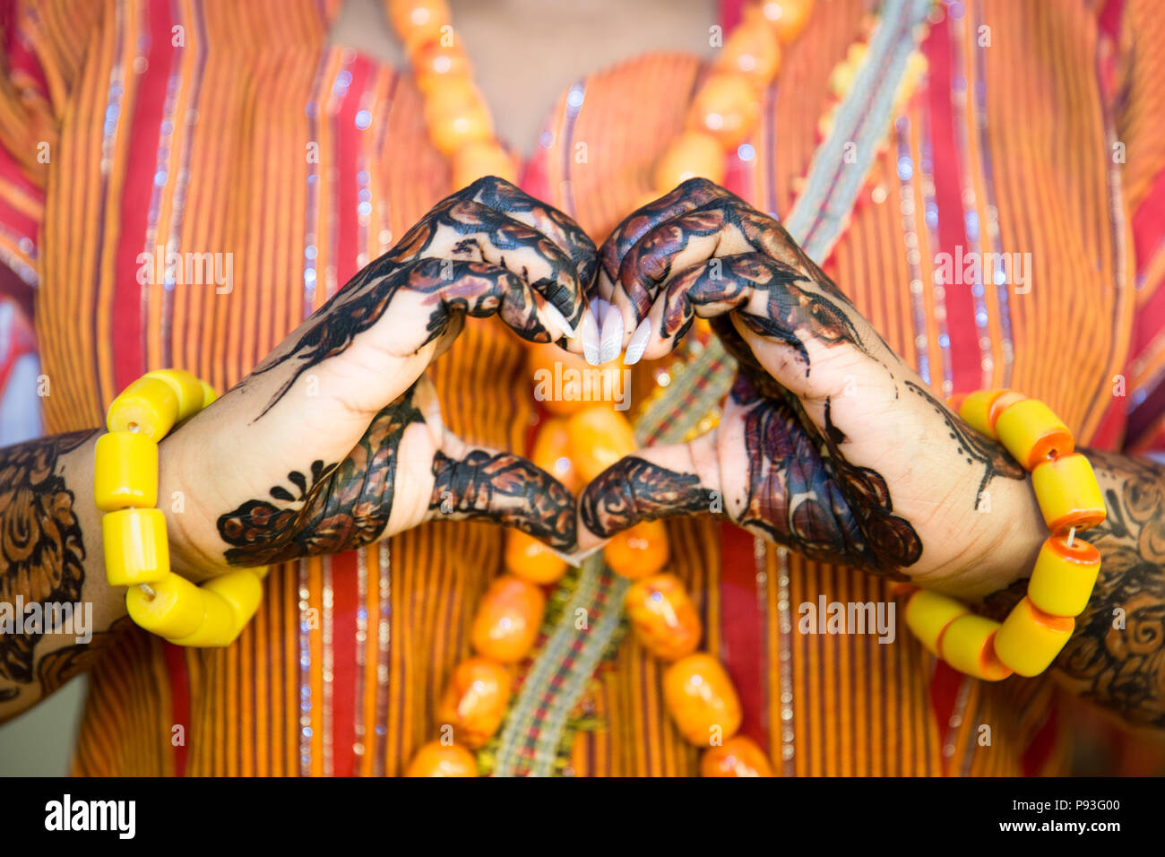 Female hands with painted nails hi-res stock photography and images - Alamy