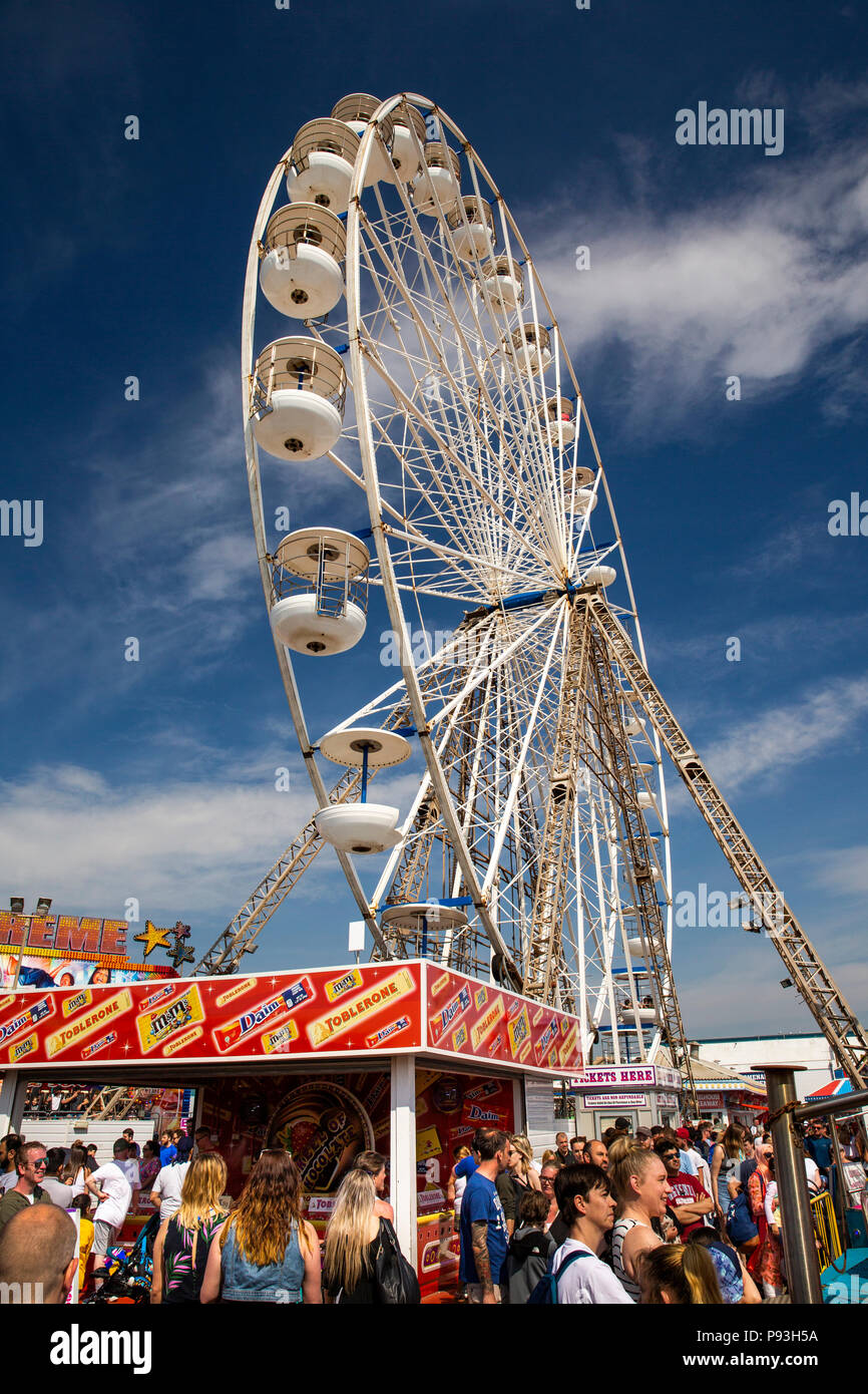 UK, England, Lancashire, Blackpool, South Pier, big ferris wheel ...