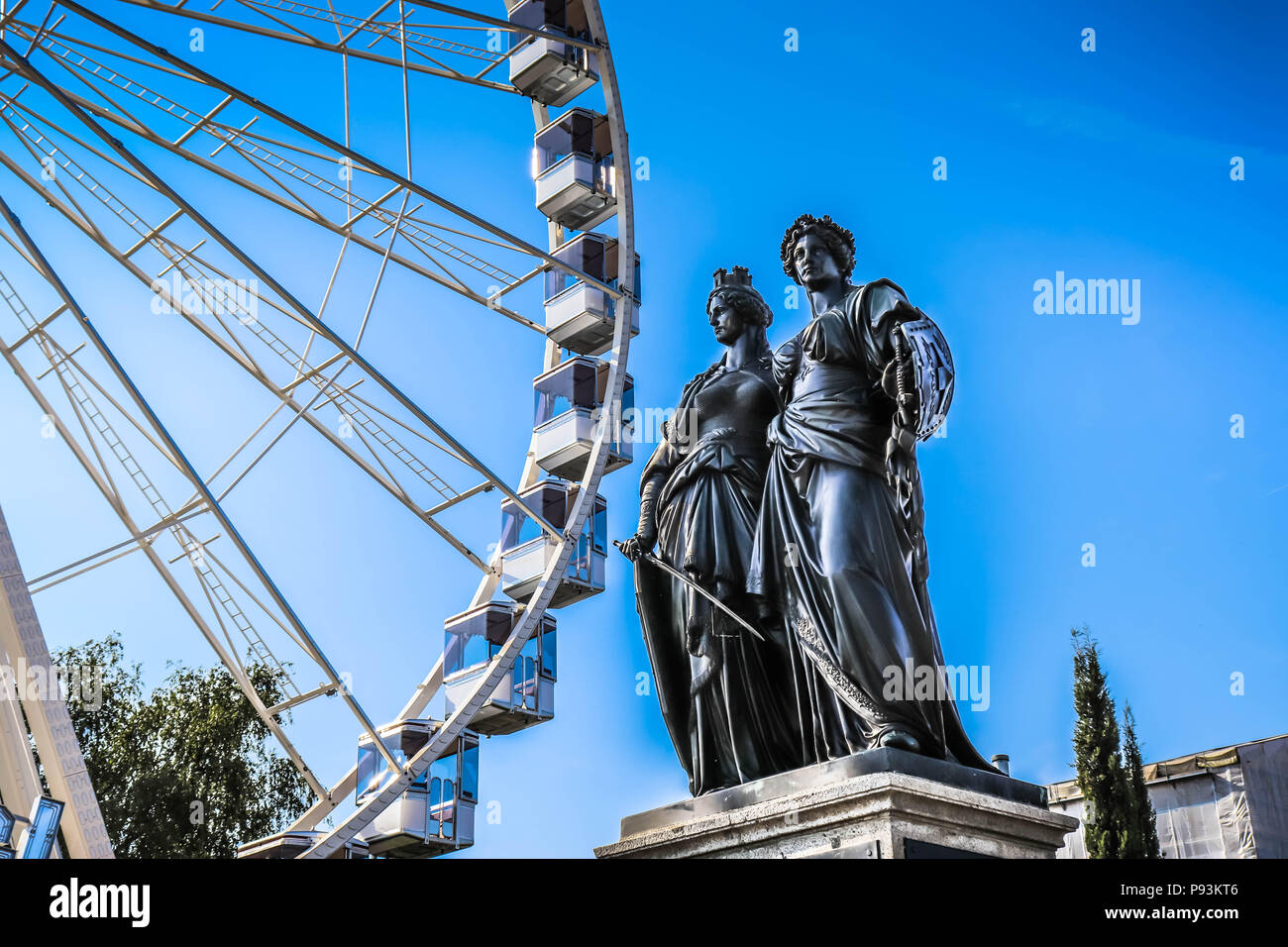 Geneva Switzerland Wheel/Statue Stock Photo - Alamy